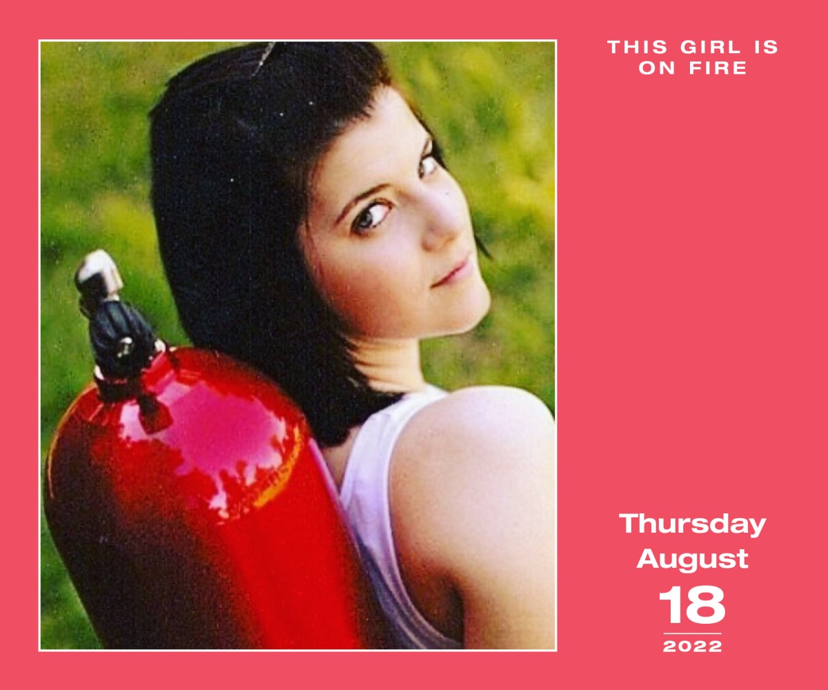 Awkward Family Photos - 2022 Daily Desk Calendar by Mike Bender ...