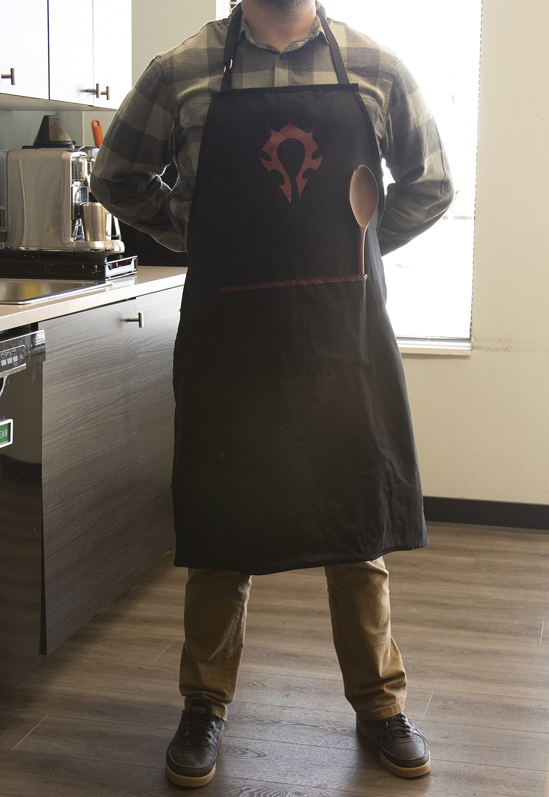 The World of Warcraft: The Official Cookbook & Apron - Gift Set Edition ...
