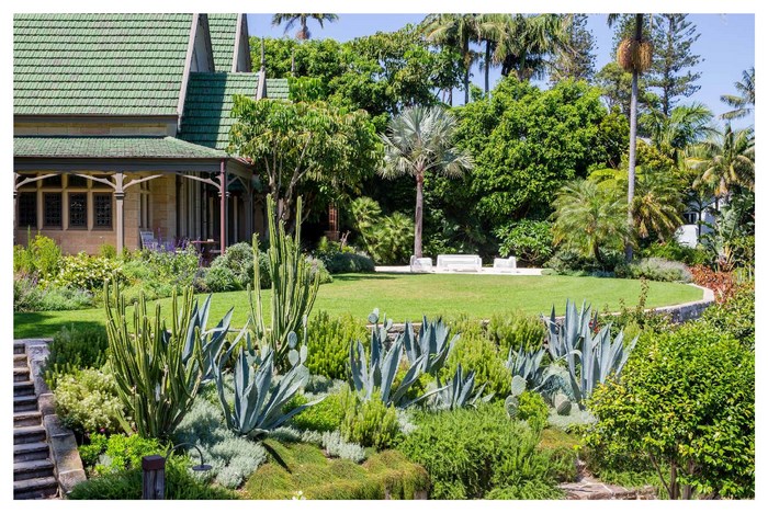 The New Australian Garden, Landscapes for Living by Michael Bates ...